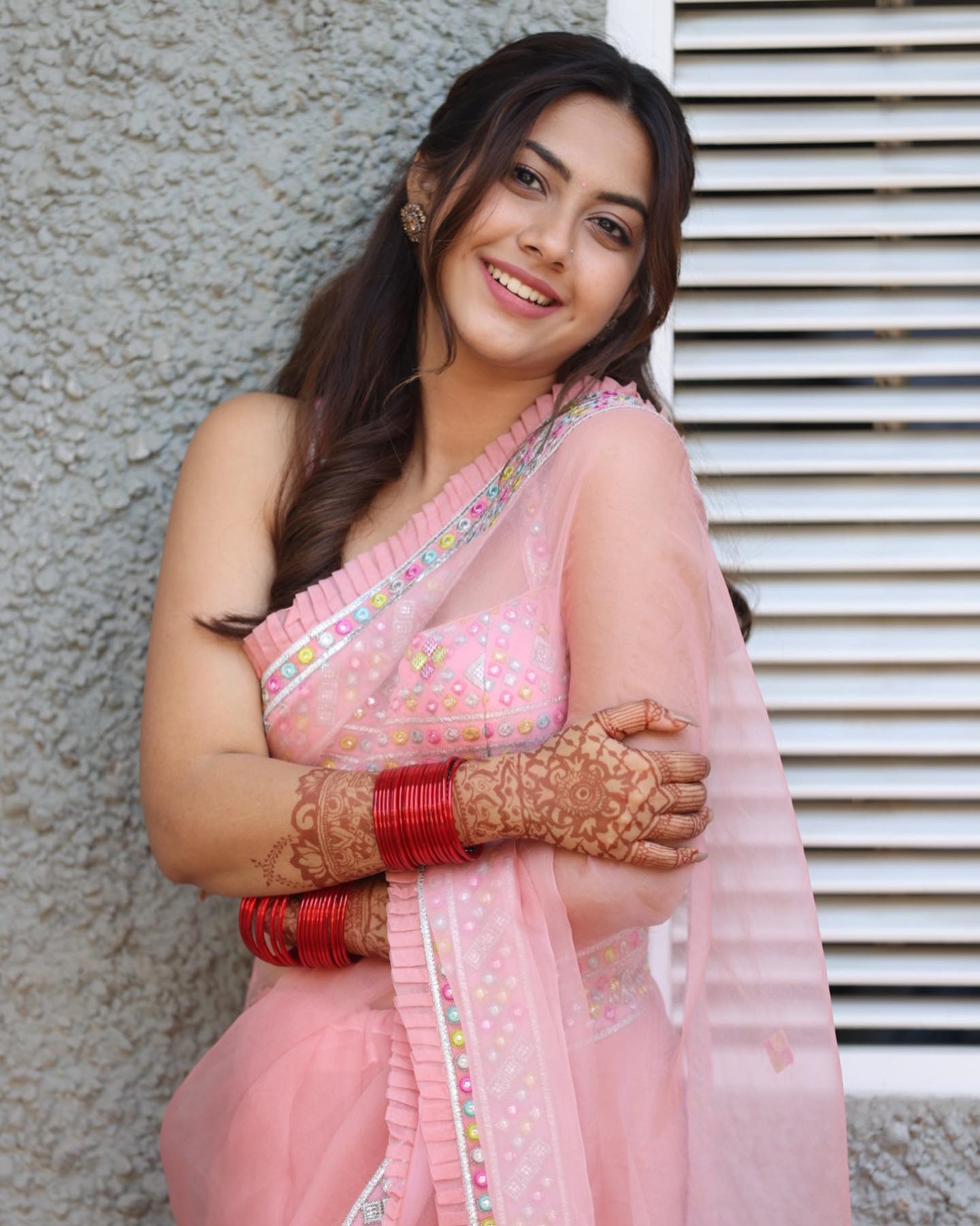 Reem Sameer Shaikh styling in pink saree look - JSWTV.TV