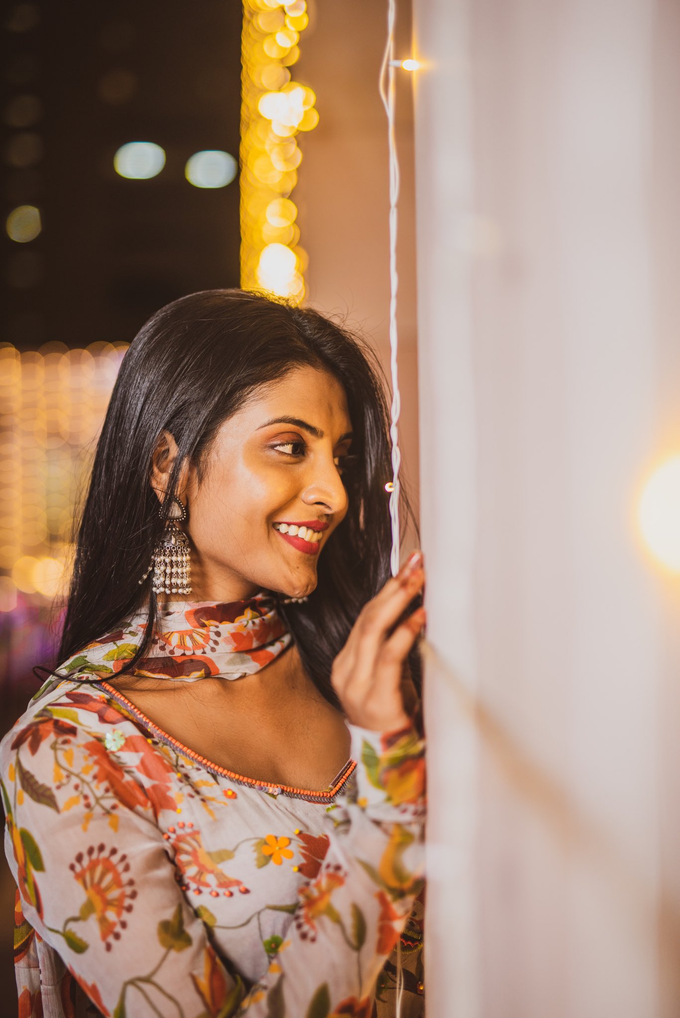 Nivedhithaa Sathish beauty in sparkle - JSWTV.TV