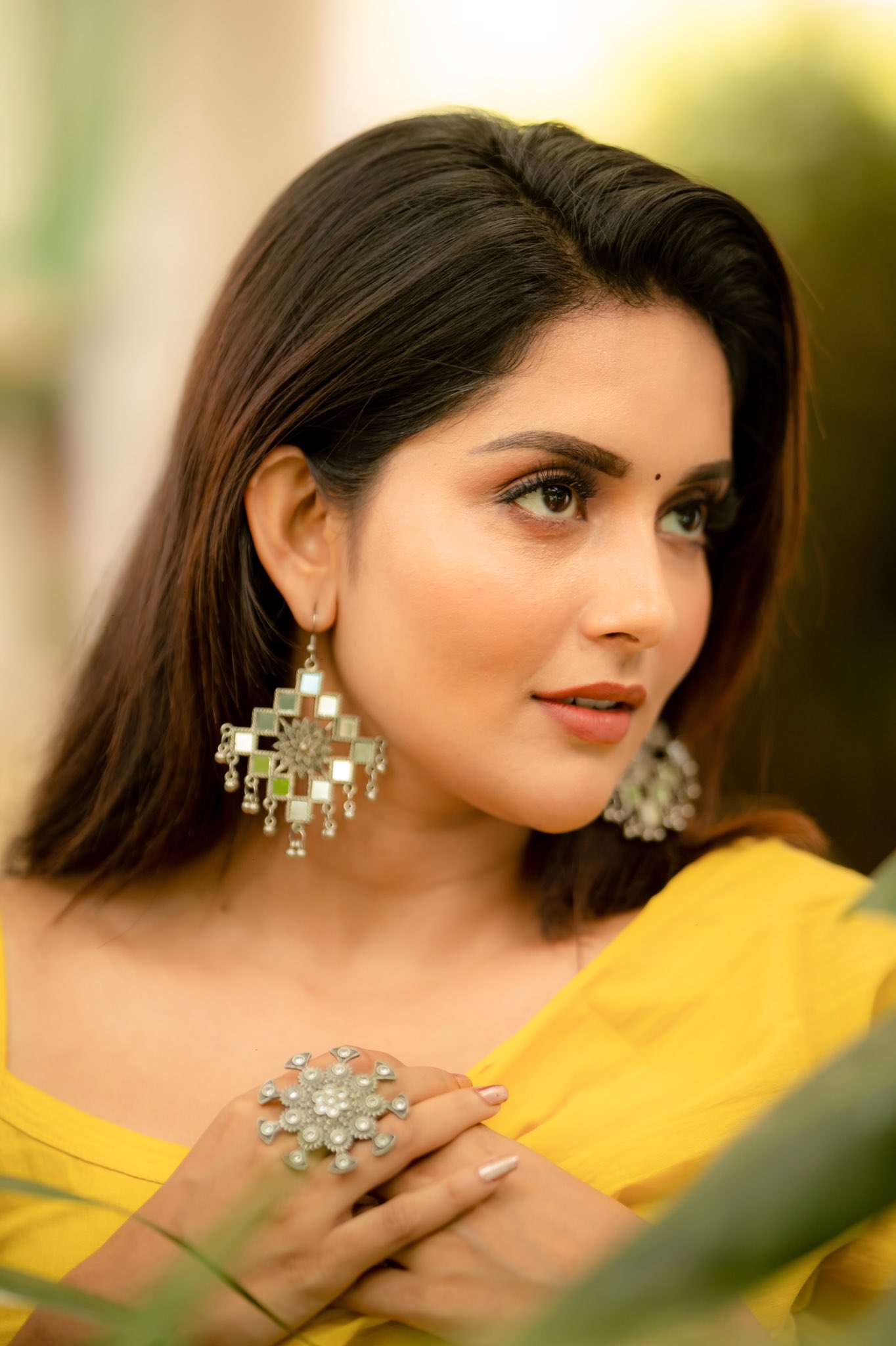 Mahima Nambiar Alluring with her radiant smile - JSWTV.TV