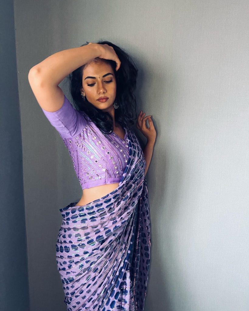 Simran Pareek showing her attitude in saree - JSWTV.TV