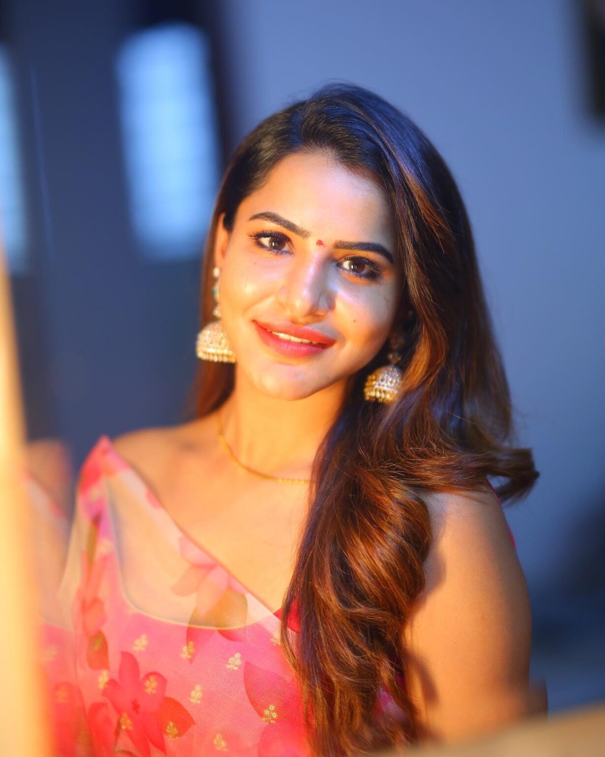 Ashu Reddy stunning pics - JSWTV.TV