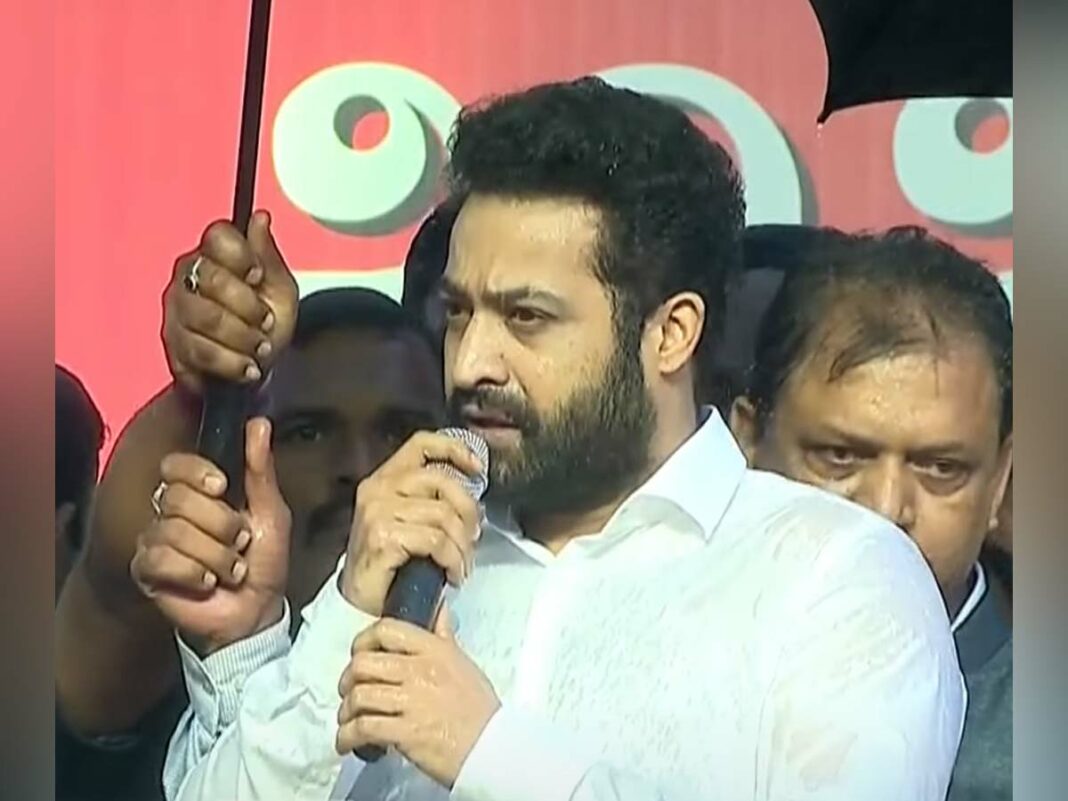 NTR impresses with his Kannada speech at the Karnataka Ratna Award ...