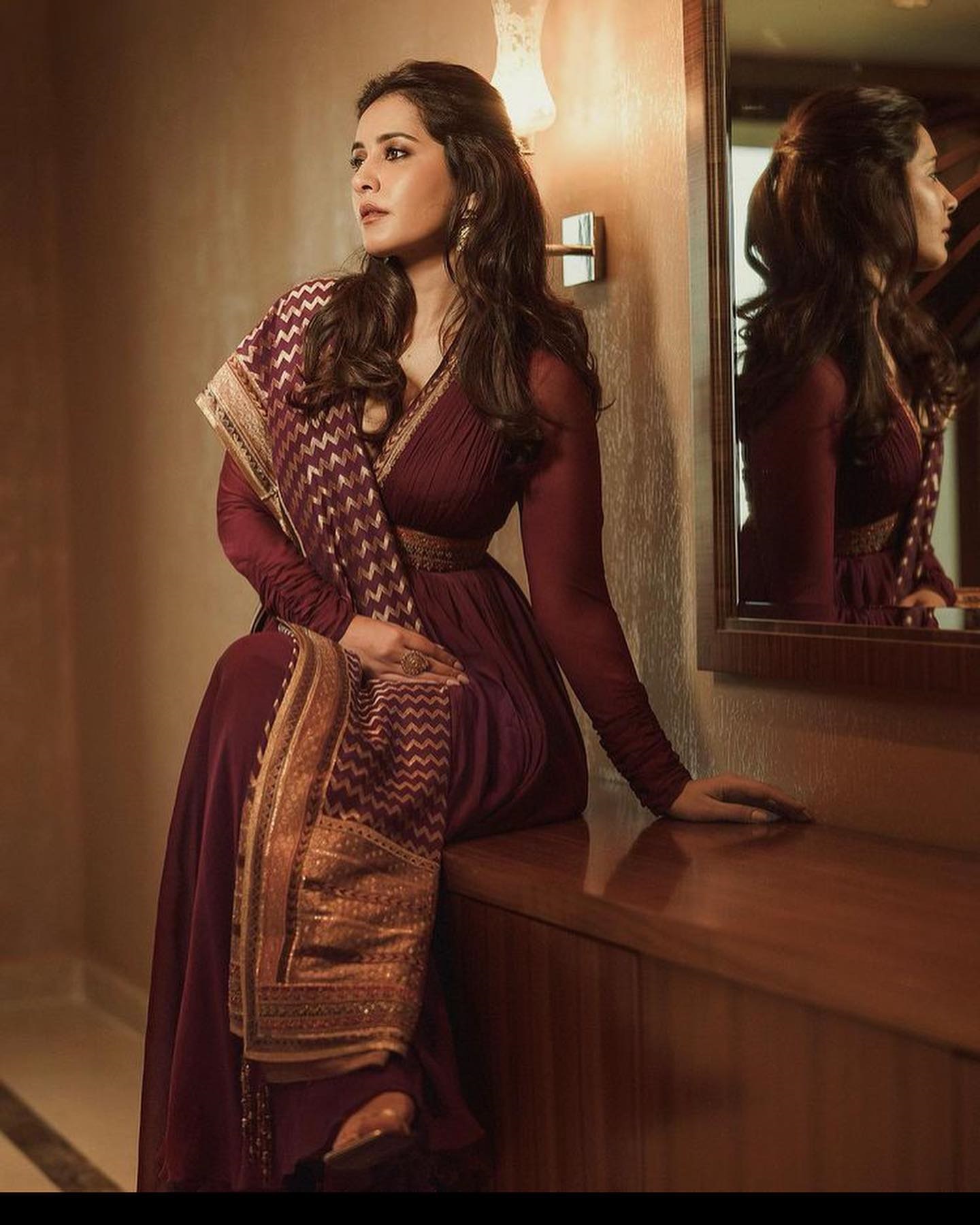 Raashi Khanna gorgeous traditional look - JSWTV.TV