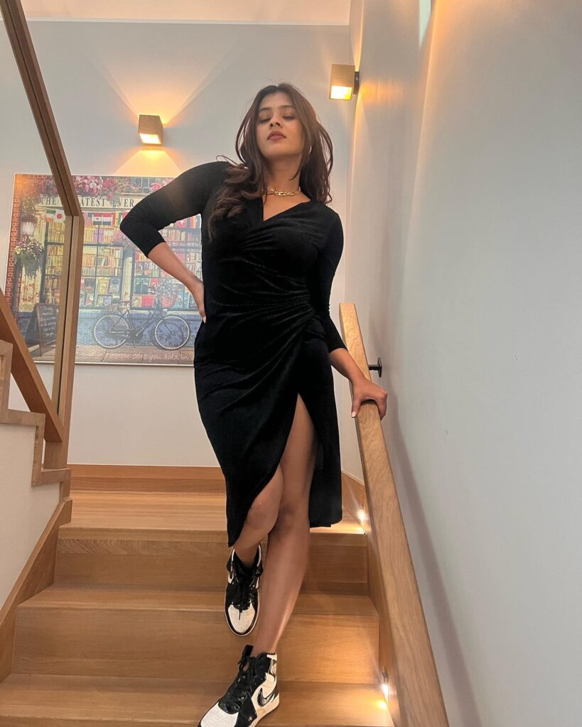 Hebah Patel sizzling pictures - JSWTV.TV