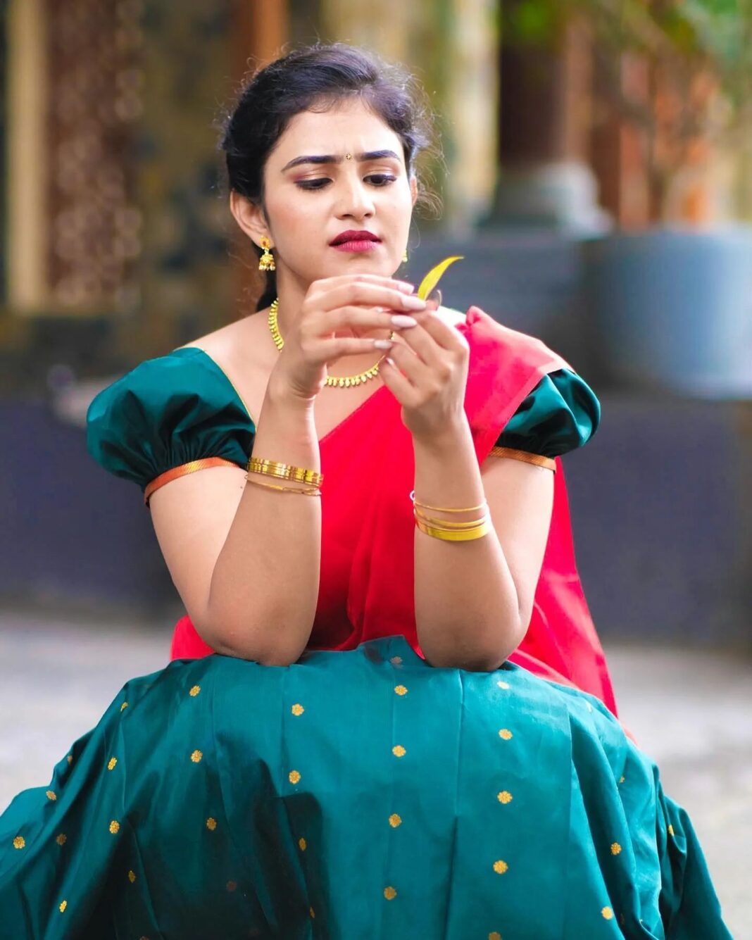 Yashna Chowdary queen in traditional way - JSWTV.TV