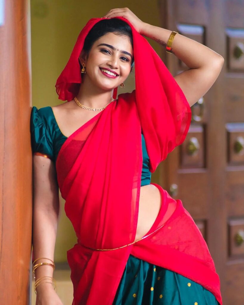 Yashna Chowdary queen in traditional way - JSWTV.TV