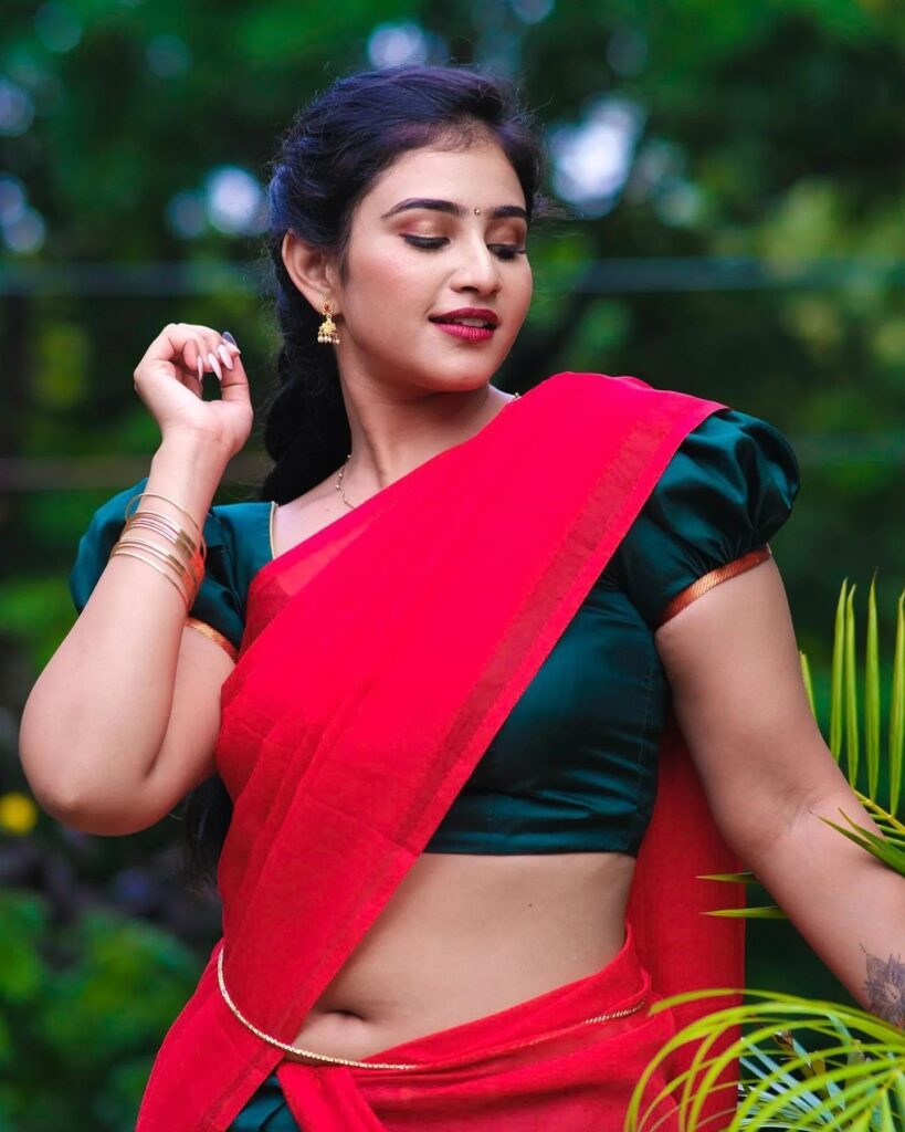 Yashna Chowdary queen in traditional way - JSWTV.TV