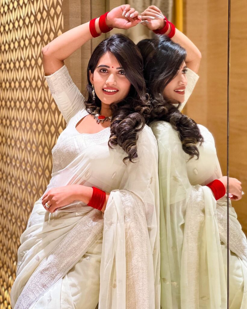 Sravanthi Chokarapu gorgeous looks - JSWTV.TV