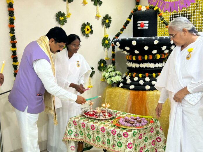 Pathuri Nagabhushanam attends grand 88th Maha Shivarathri celebrations ...